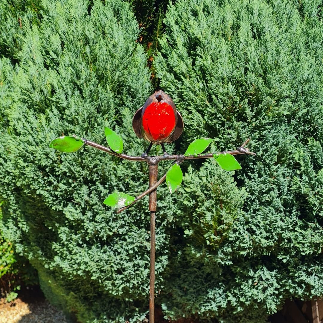 Leaf Stand Robin